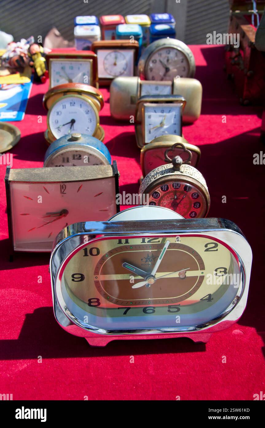 Vintage and retro alarm clocks in Flea Market, traditional Mercadillo ...