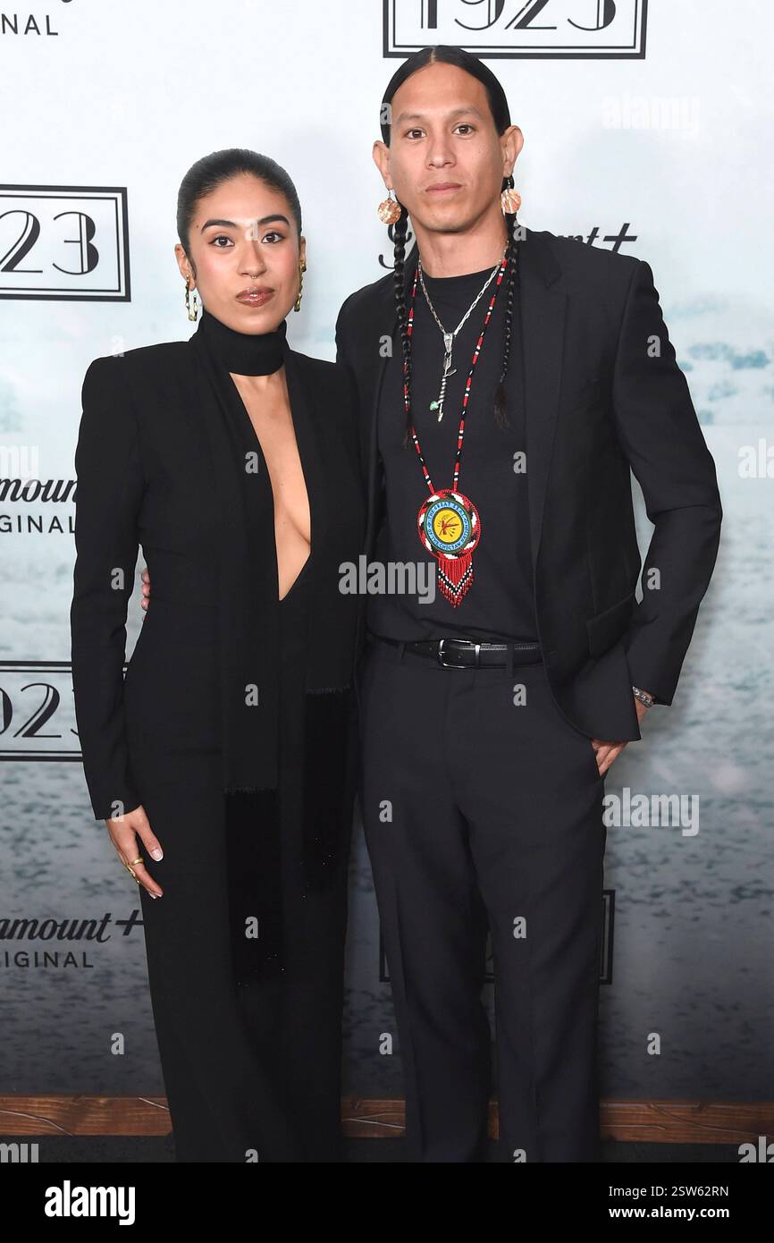 Aminah Nieves und Jeremy Gauna bei der Premiere der 2. Staffel der ...
