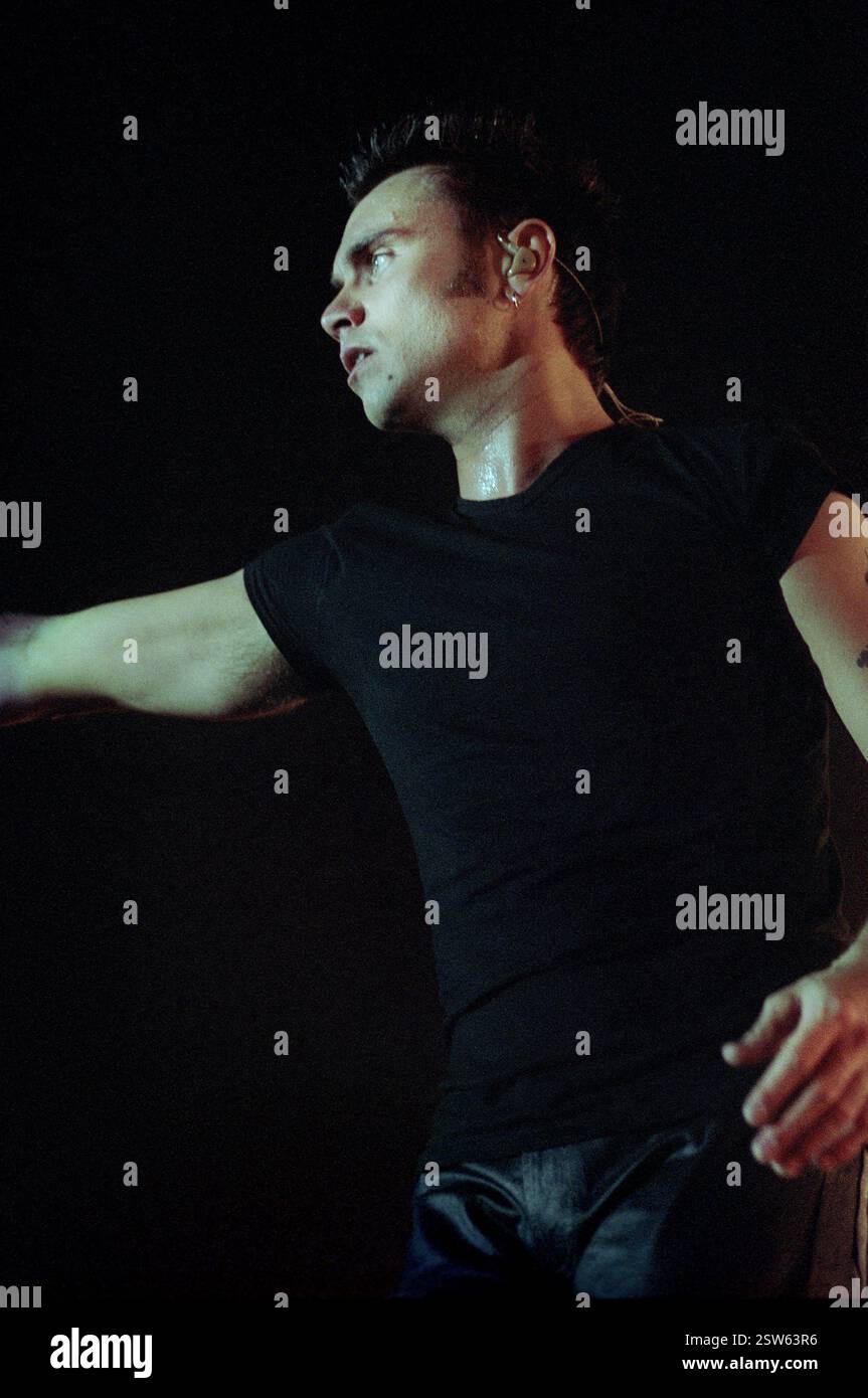 Milan Italy 19/10/2000 : Nek - Filippo Neviani,Italian singer, during ...