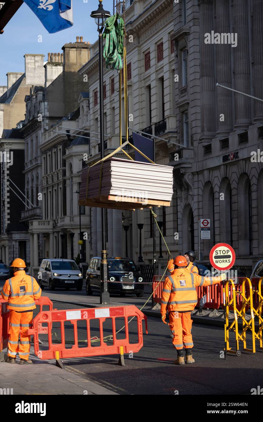 Construction workers on building project situated along Pall Mall in ...