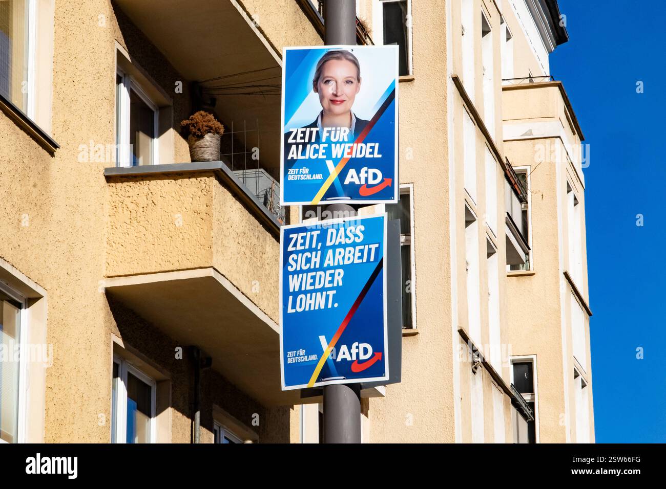 Wahlplakate der AfD uund Kanlerkandidatin Alice Weidel für die ...
