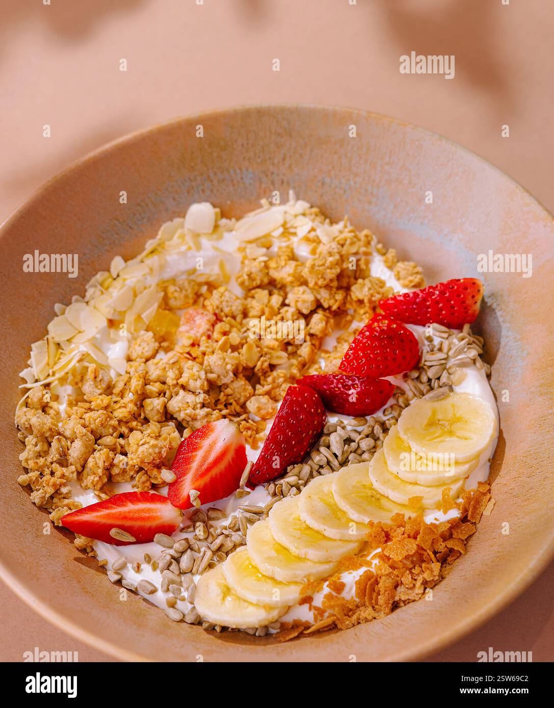 Granola fra hsta cksscha ssel hi-res stock photography and images - Alamy
