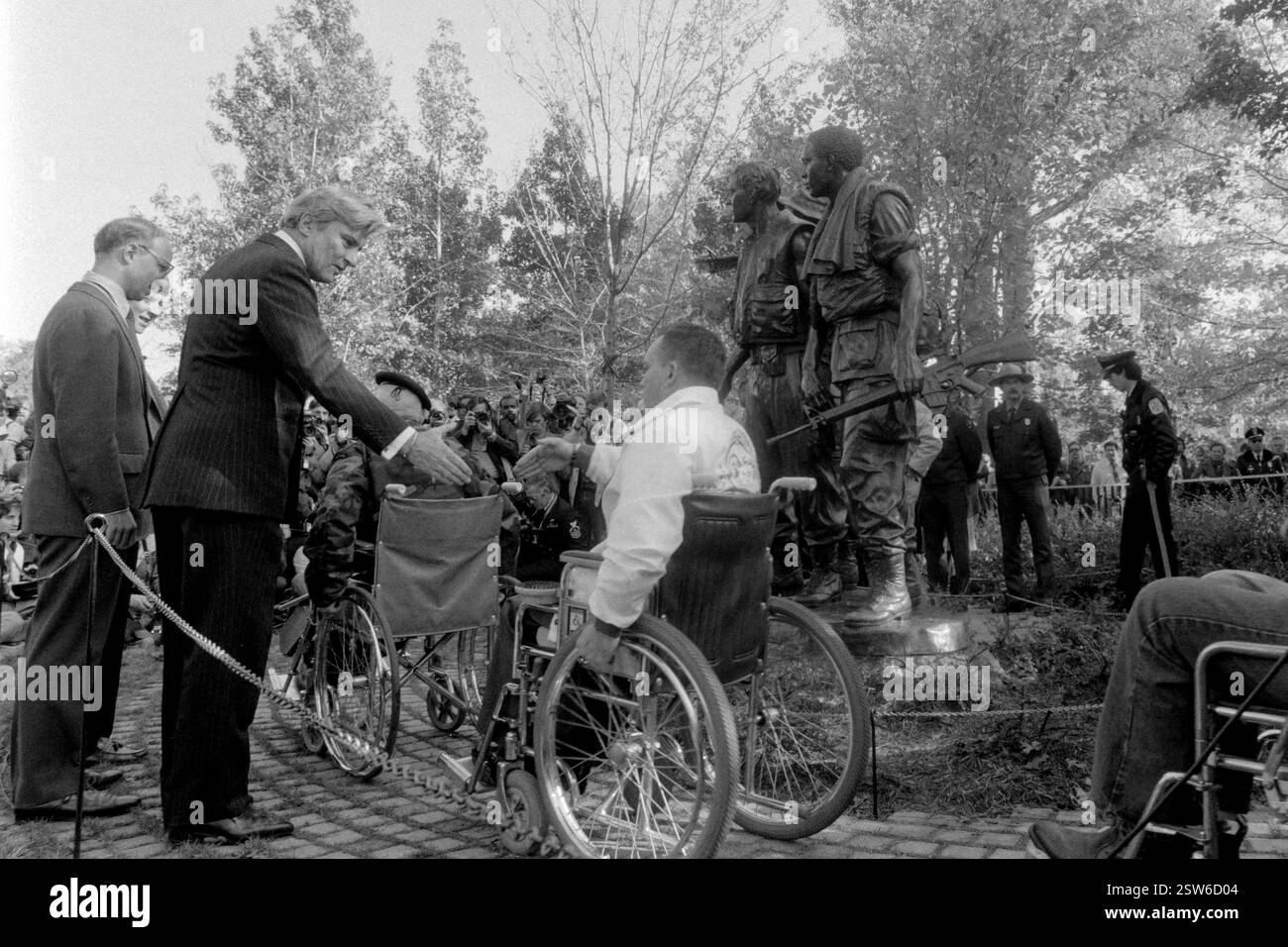 Gen. Michael S. Davidson, left, and Sen. John Warner, greet disabled ...