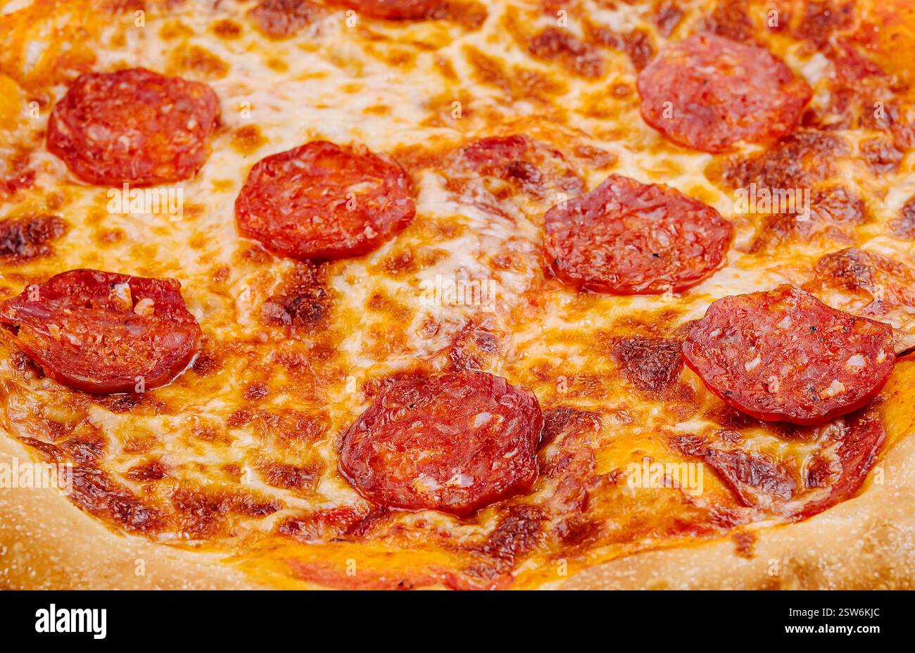 Freshly baked pepperoni pizza close up Stock Photo - Alamy