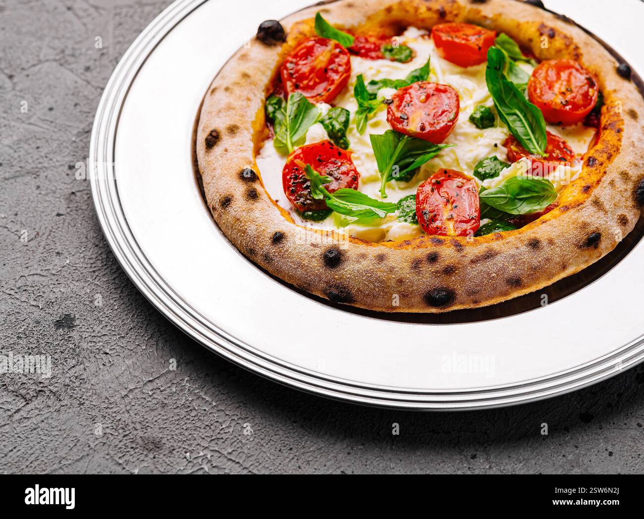 Pizza on plate hi-res stock photography and images - Alamy