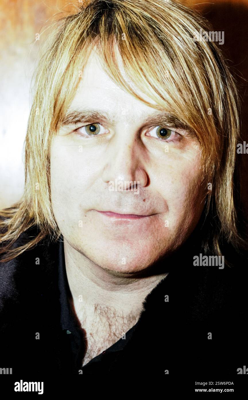 MIKE PETERS, PORTRAIT, 2004: Mike Peters of THE ALARM. The Welsh Music ...