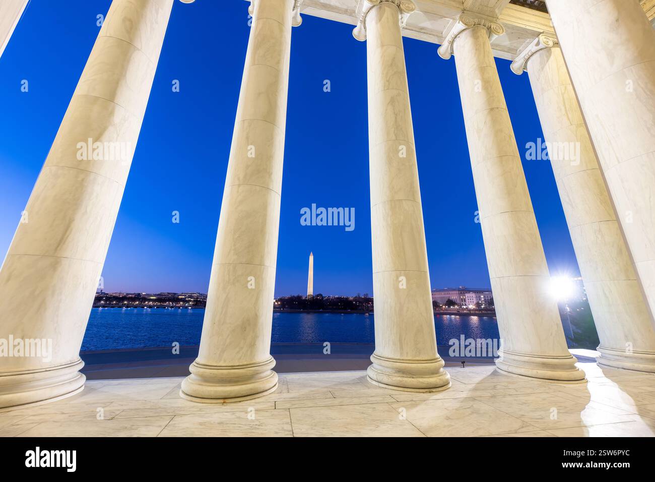 WASHINGTON DC, United States — The Washington Monument is framed by the ...