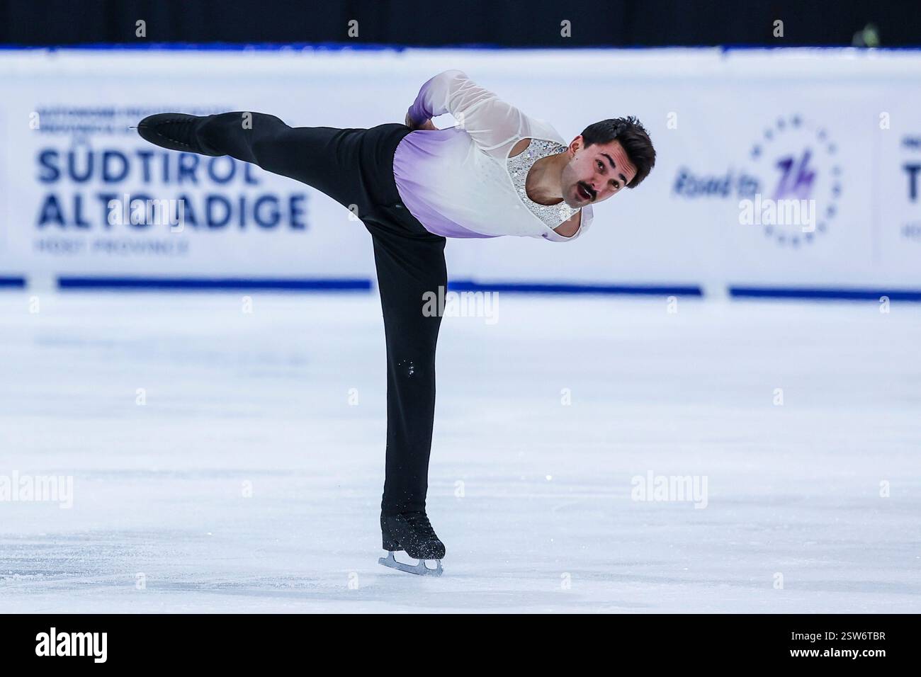 Milan, Italien. 19th Feb, 2025. Kevin Aymoz of France seen in action ...