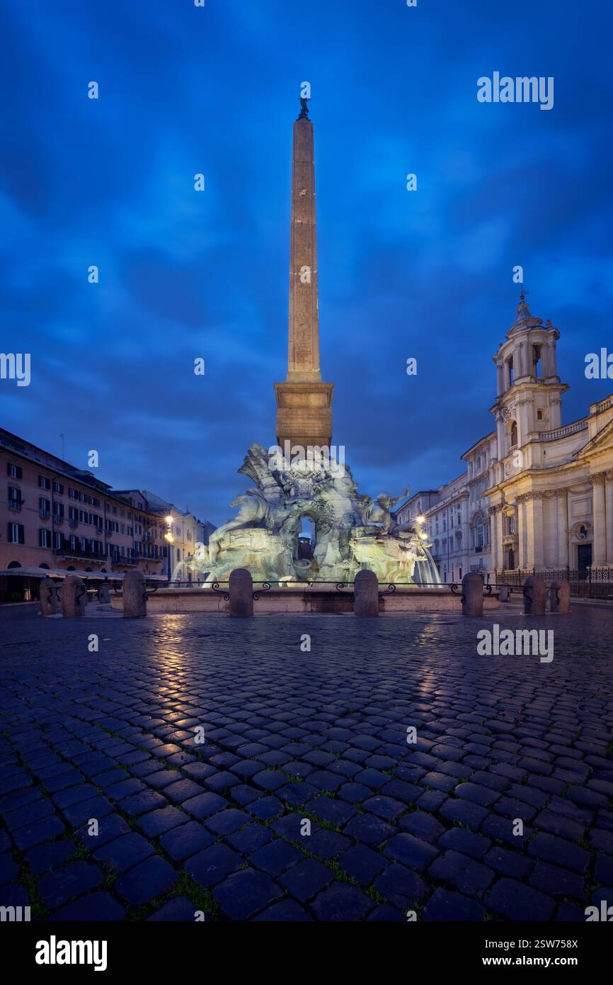Piazza Navona, Rome: Fountain of the Four Rivers, obelisk, blue hour ...