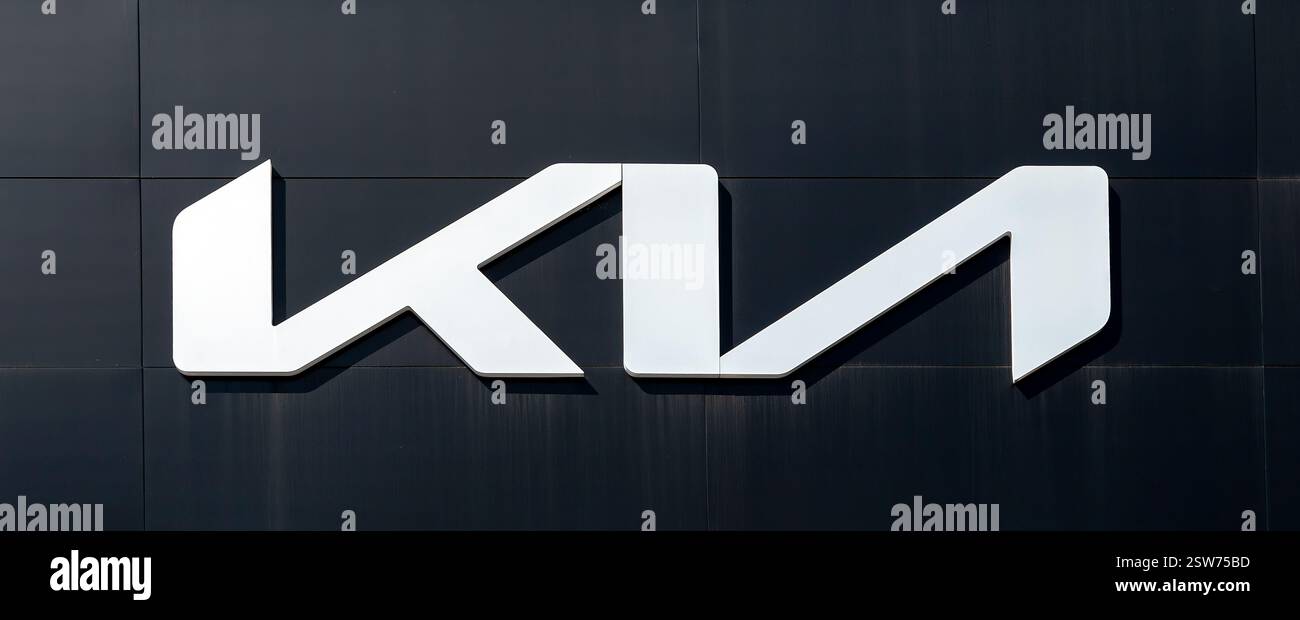 Korean automaker brand KIA. KIA logo on the wall of the office building Stock Photo - Alamy