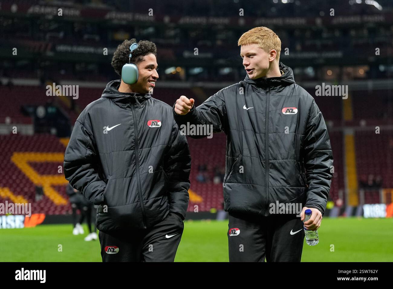 ISTANBUL, TURKEY - FEBRUARY 20: Kees Smit of AZ Alkmaar talks to Ro ...