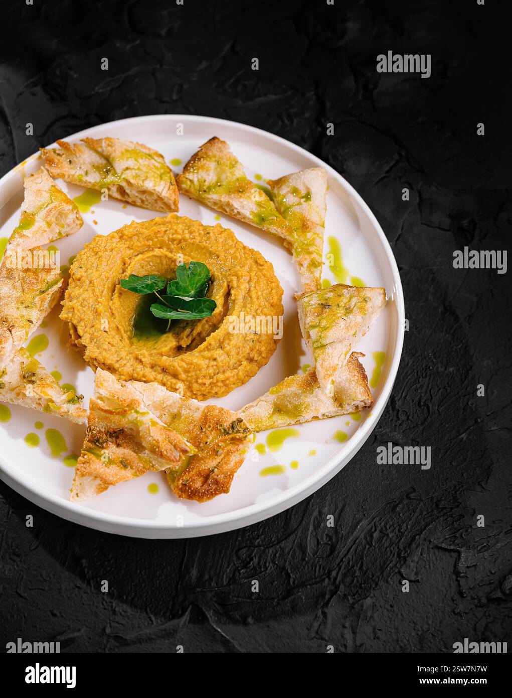 Gourmet hummus teller hi-res stock photography and images - Alamy