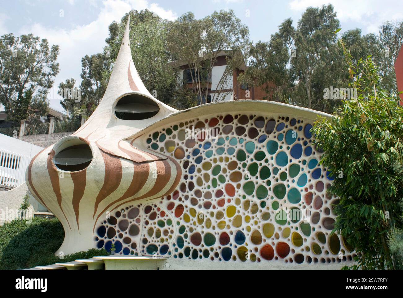 Unusual shell-shaped house built by Senosian Arquitectos in 2005 ...