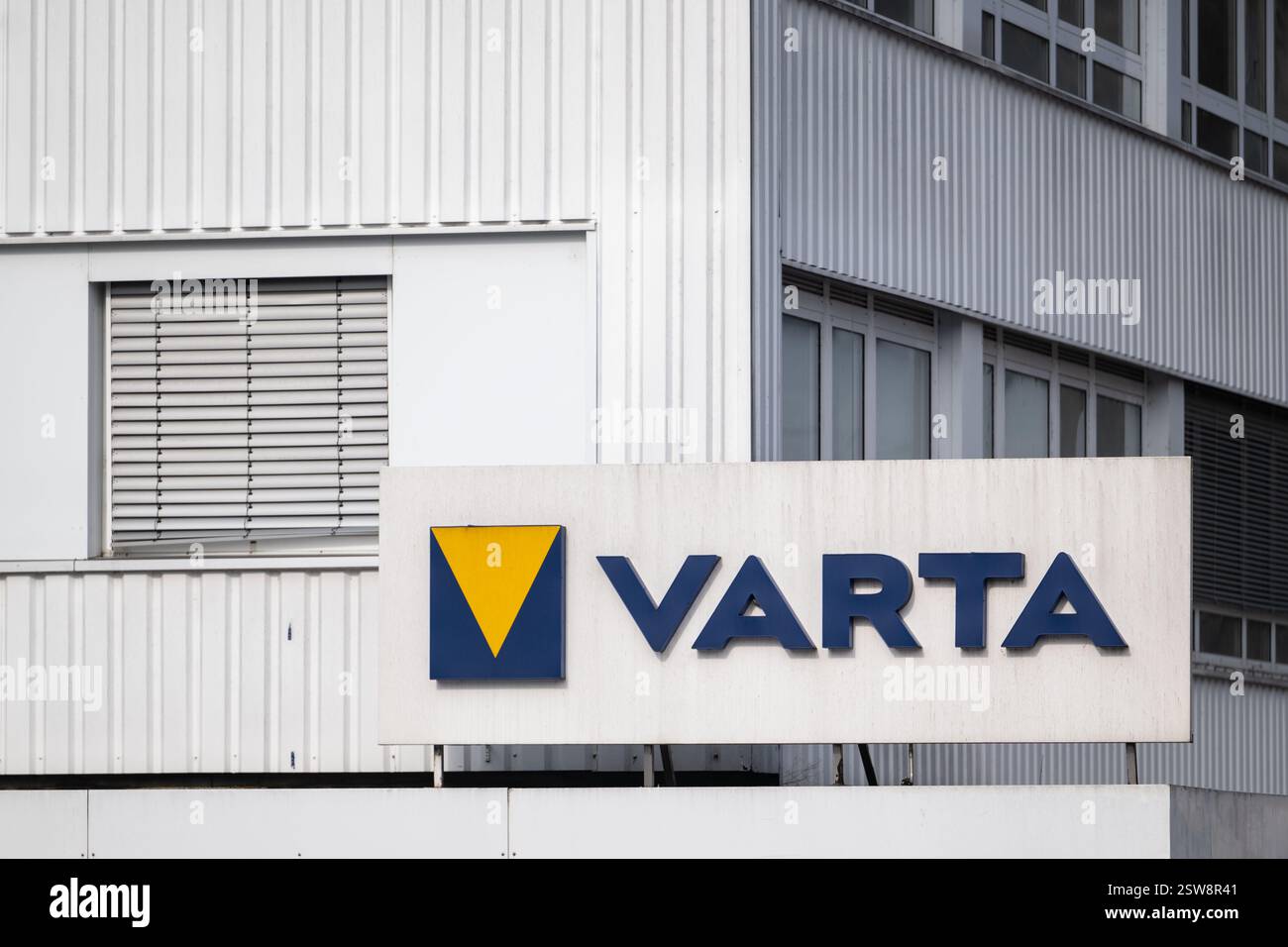 20 February 2025, Baden-Württemberg, Ellwangen: The Varta logo can be seen on a building at the ...