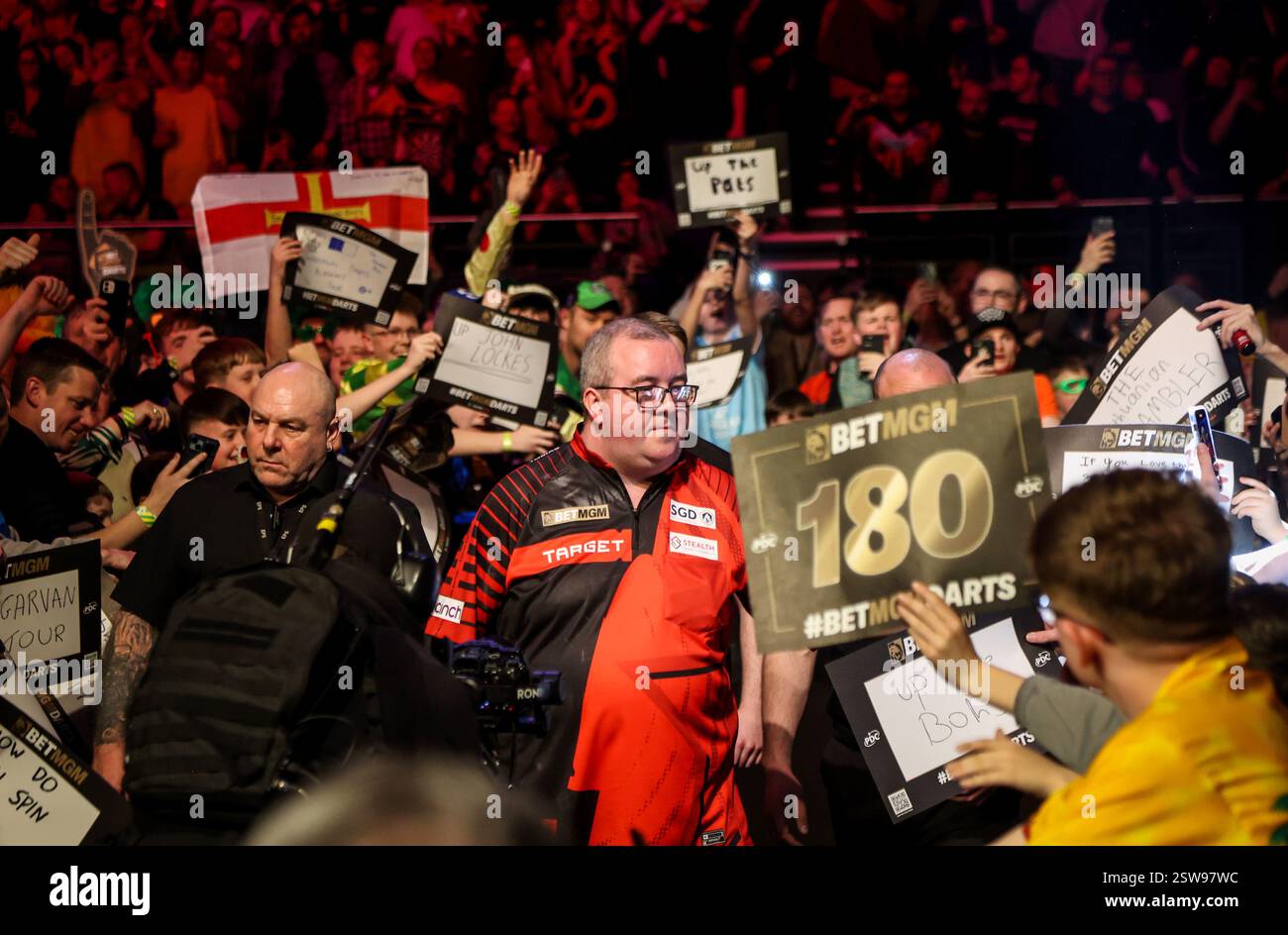 Stephen Bunting walking out before his match against Luke Humphries on ...