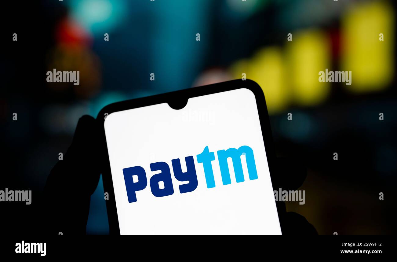 Dhaka, Bangladesh- 02 Nov 2024: Paytm logo is displayed on smartphone Stock Photo - Alamy