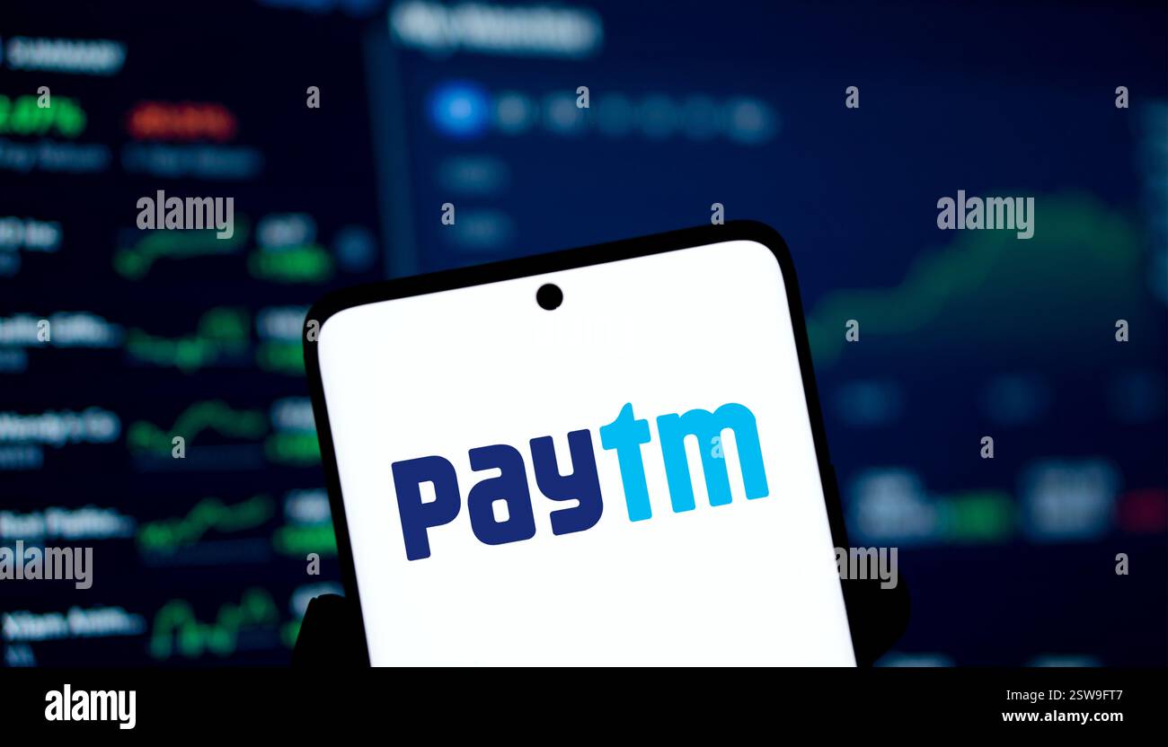 Dhaka, Bangladesh- 02 Nov 2024: Paytm logo is displayed on smartphone Stock Photo - Alamy