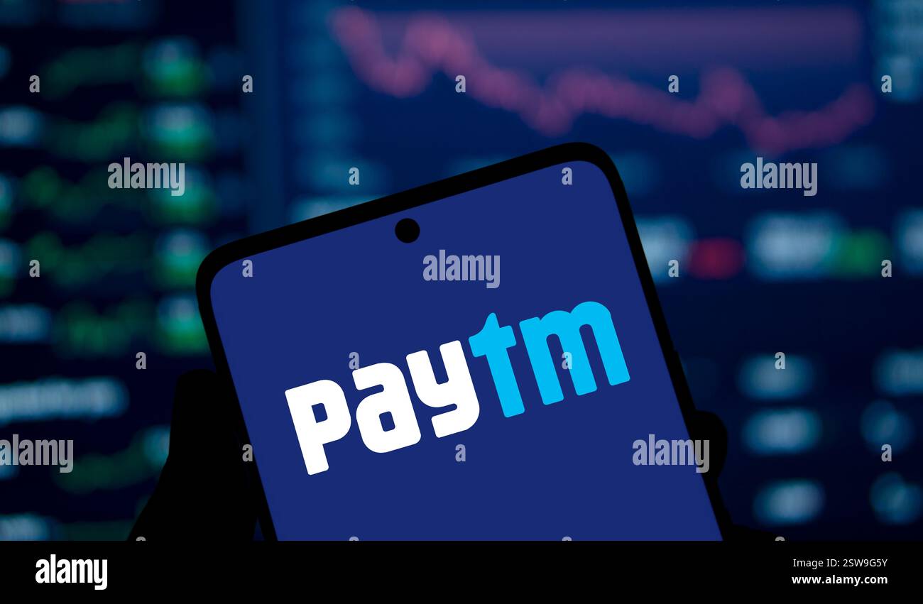 Dhaka, Bangladesh- 02 Nov 2024: Paytm logo is displayed on smartphone Stock Photo - Alamy