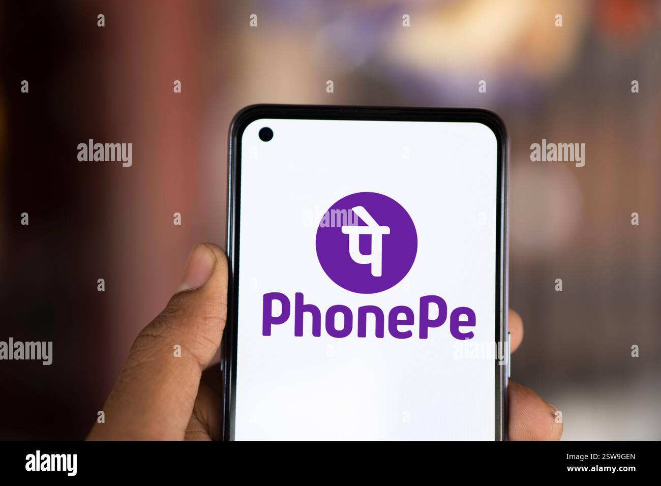 Dhaka, Bangladesh- 02 Nov 2024: PhonePe logo is displayed on smartphone Stock Photo - Alamy