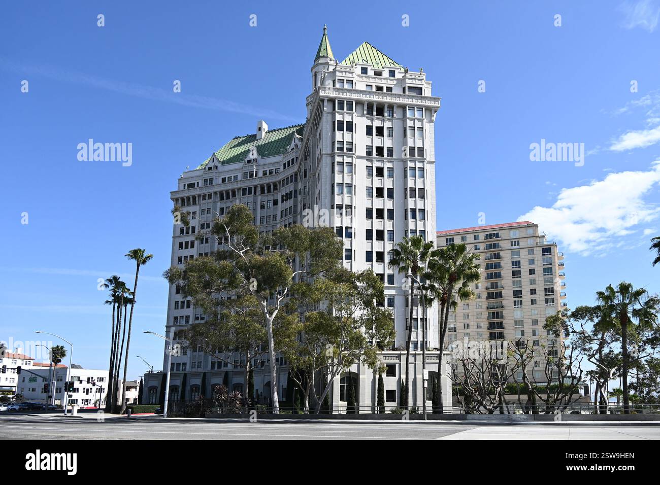 LONG BEACH, CALIFORNIA - 19 FEB 2025: The Villa Riviera and The Pacific ...