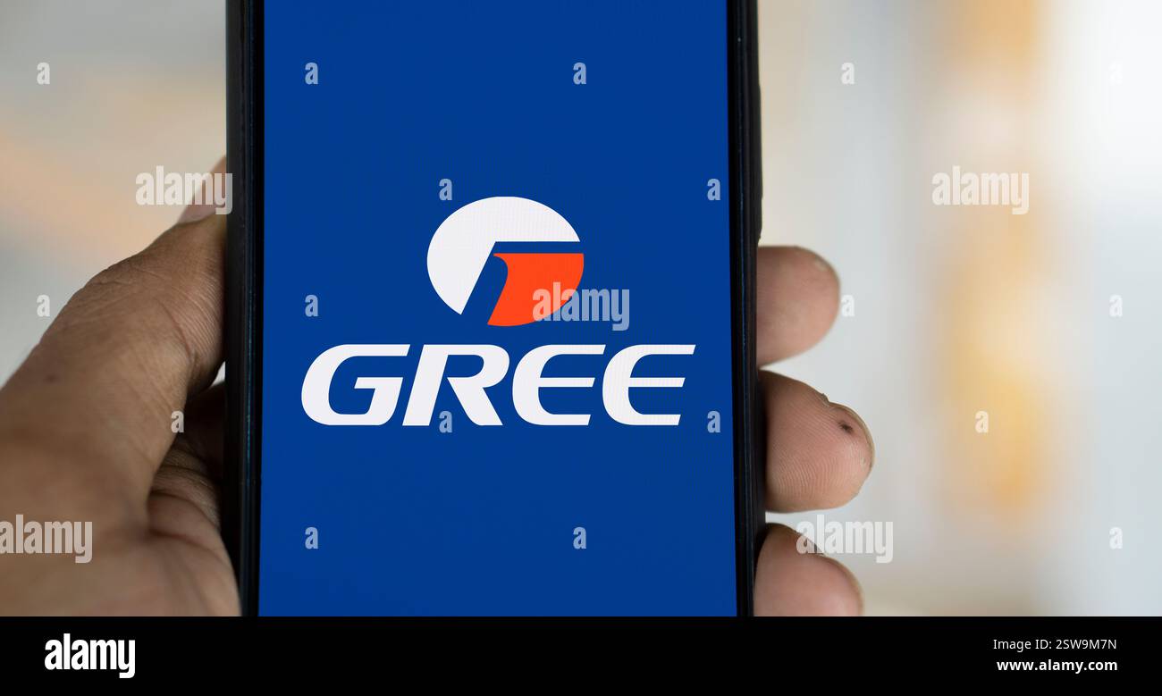 Dhaka, Bangladesh- 04 Nov 2024: Gree logo is displayed on smartphone Stock Photo - Alamy