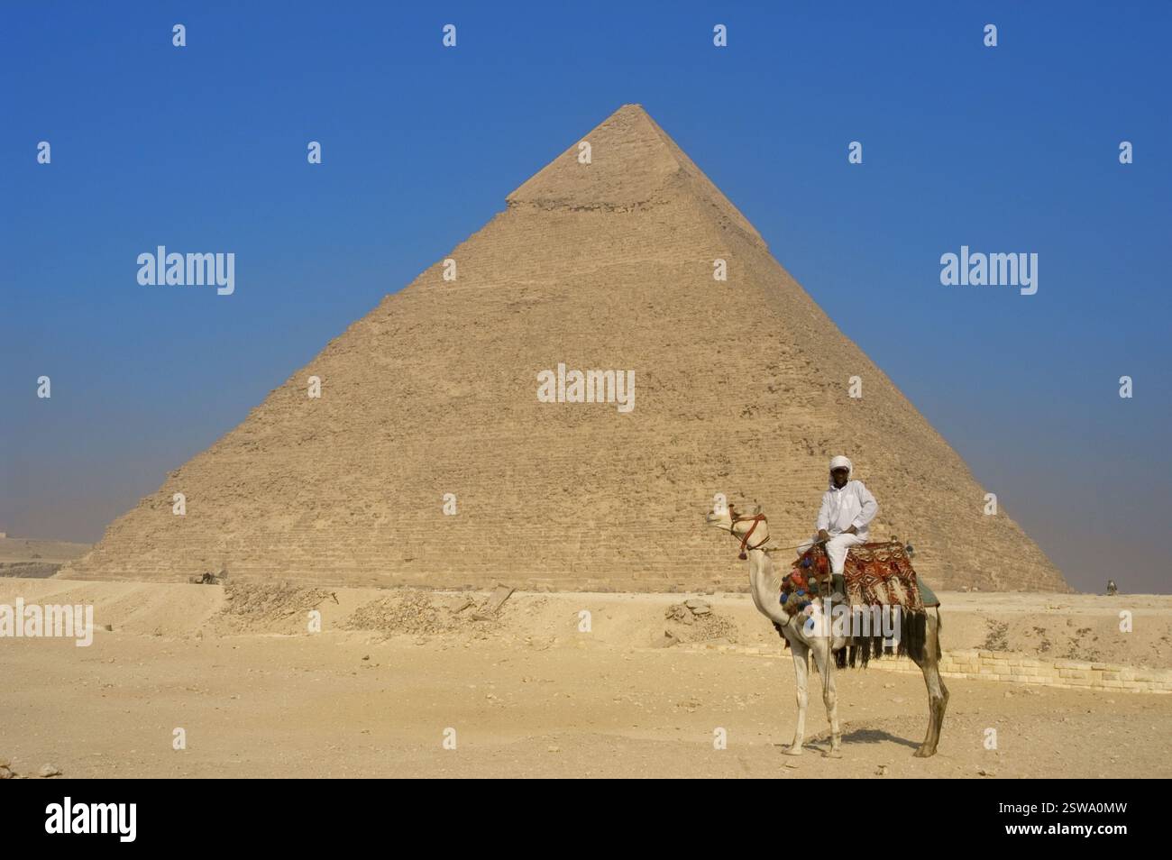 Pyramid of Chephren. Giza necropolis, Egypt Stock Photo - Alamy