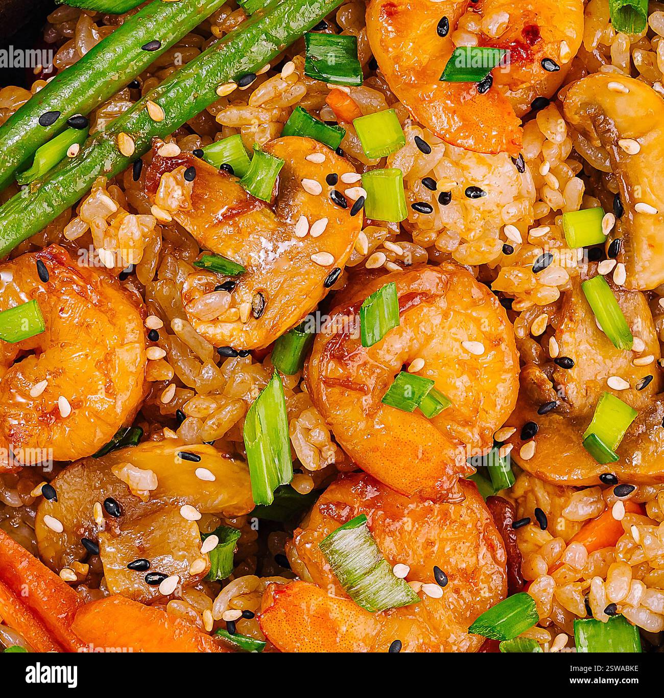Shrimp and vegetable stir-fry rice bowl Stock Photo - Alamy