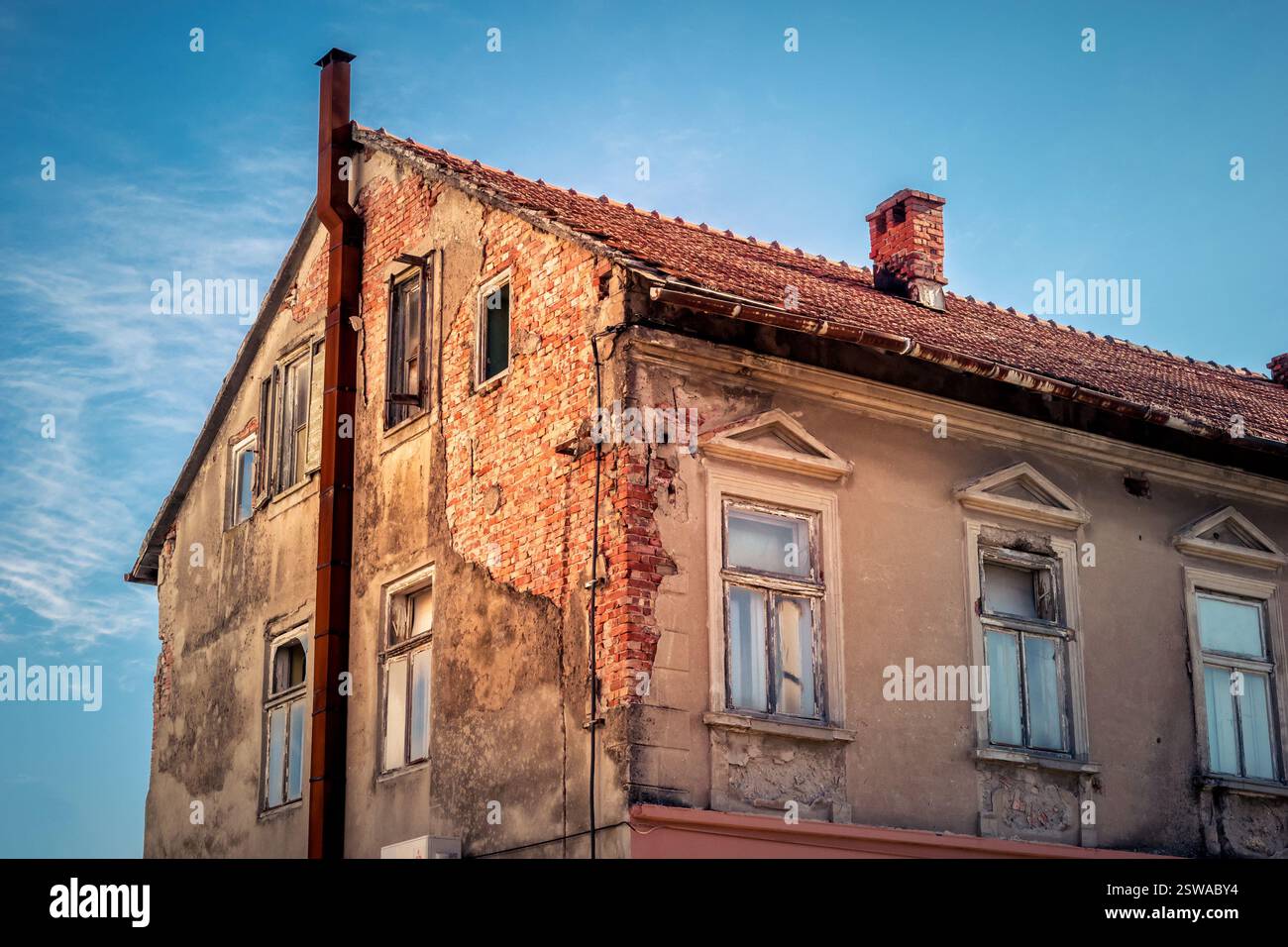 Decrepit facade old brick hi-res stock photography and images - Alamy