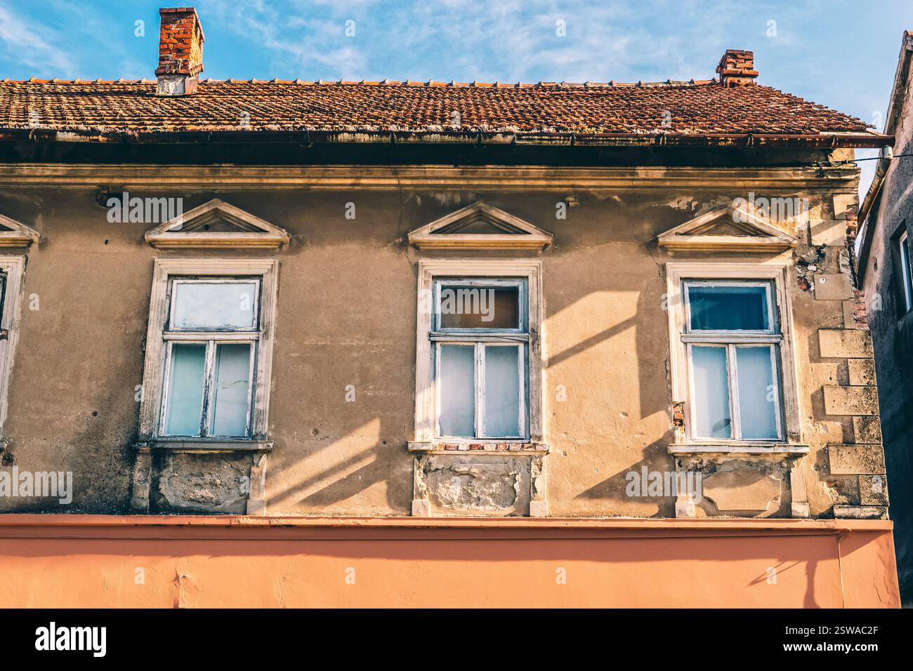Decrepit facade old brick hi-res stock photography and images - Alamy