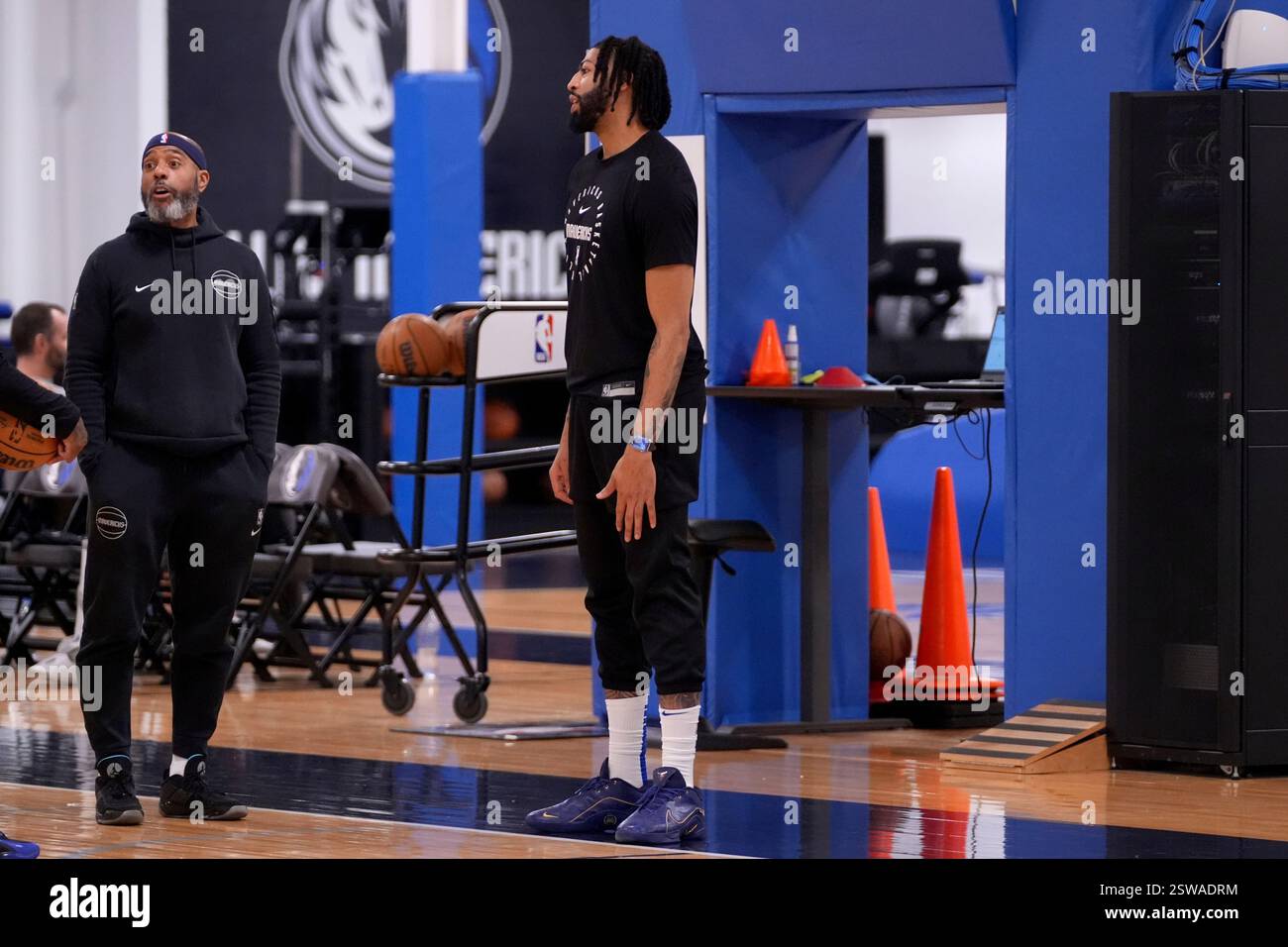Dallas Mavericks' Anthony Davis, center, talks with team staff at the end of NBA basketball ...