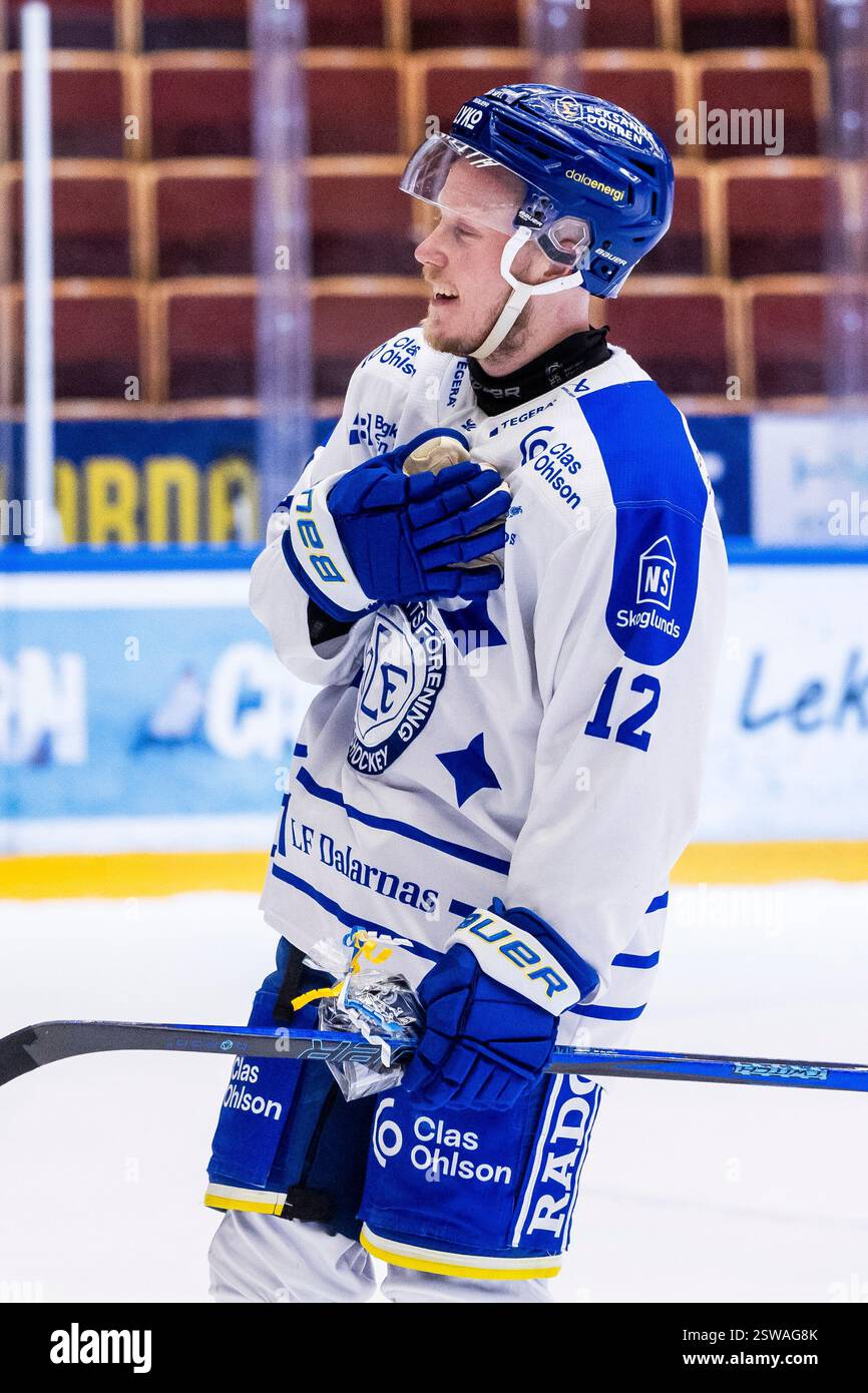 Leksand, Sverige. 20th Feb, 2025. 250220 Leksands Kalle Östman utsedd till matchens krigare ...