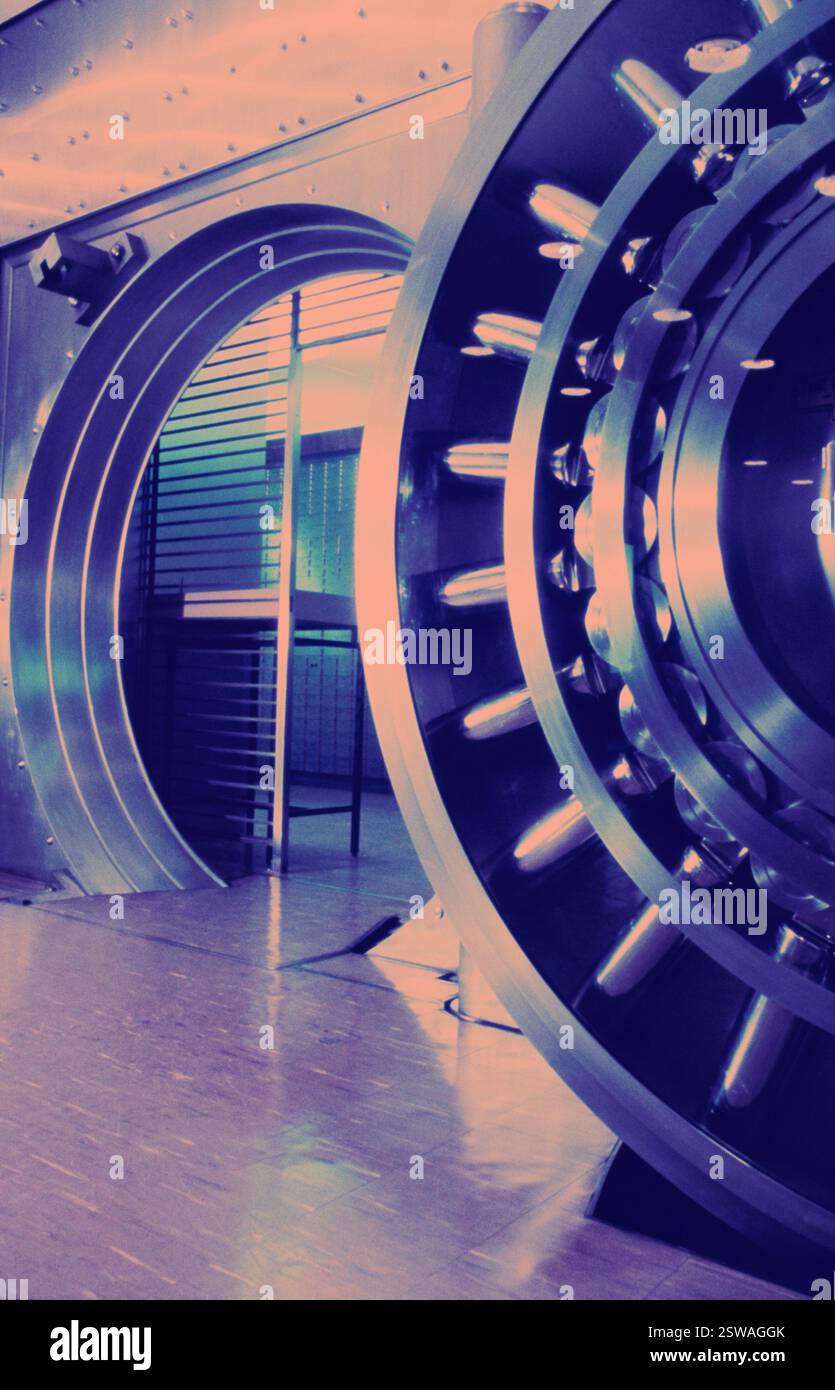Vault door lock mechanism hi-res stock photography and images - Alamy