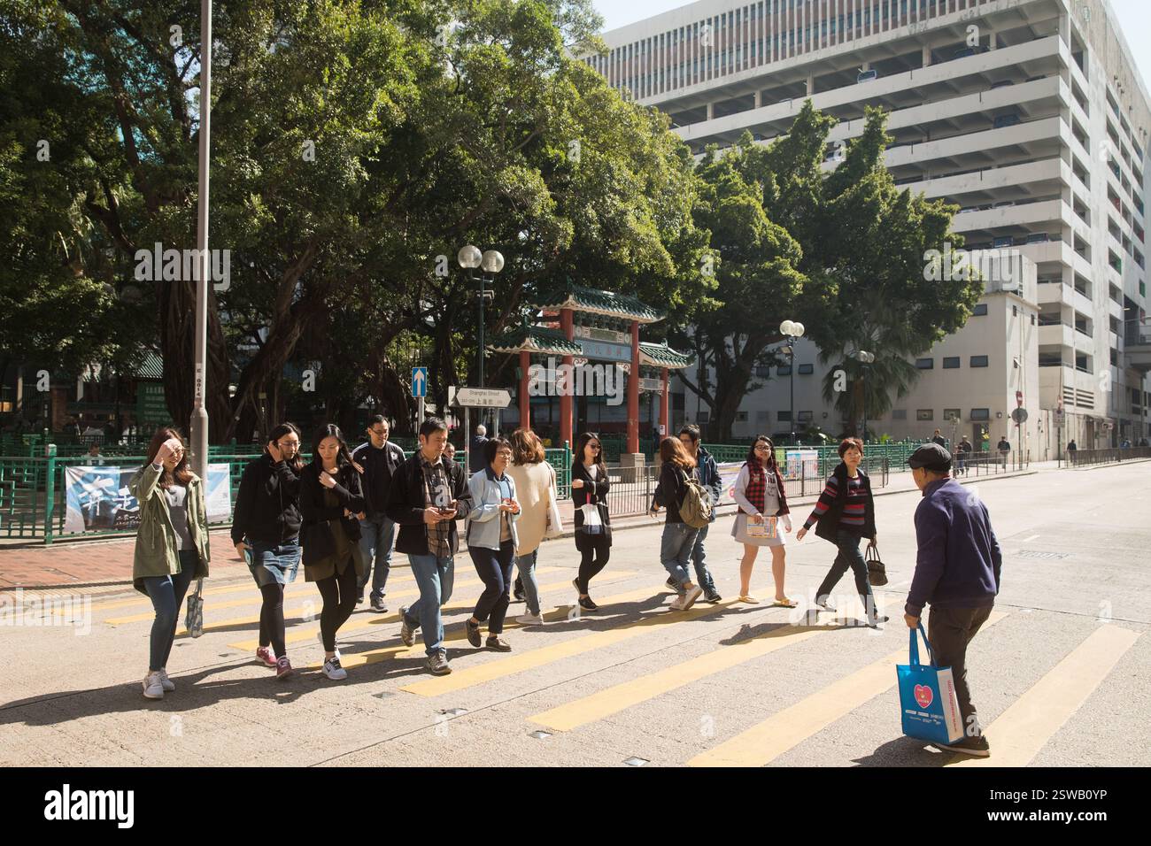 Crossing the street at Yau ma tei Tin Hau Temple, Kowloon Stock Photo ...