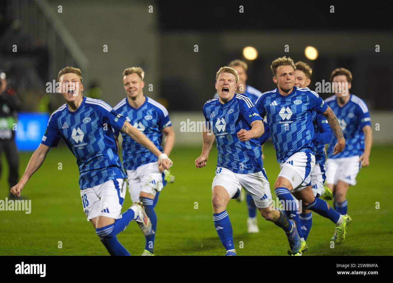 Molde players celebrate winning the penalty shoot-out after the UEFA ...