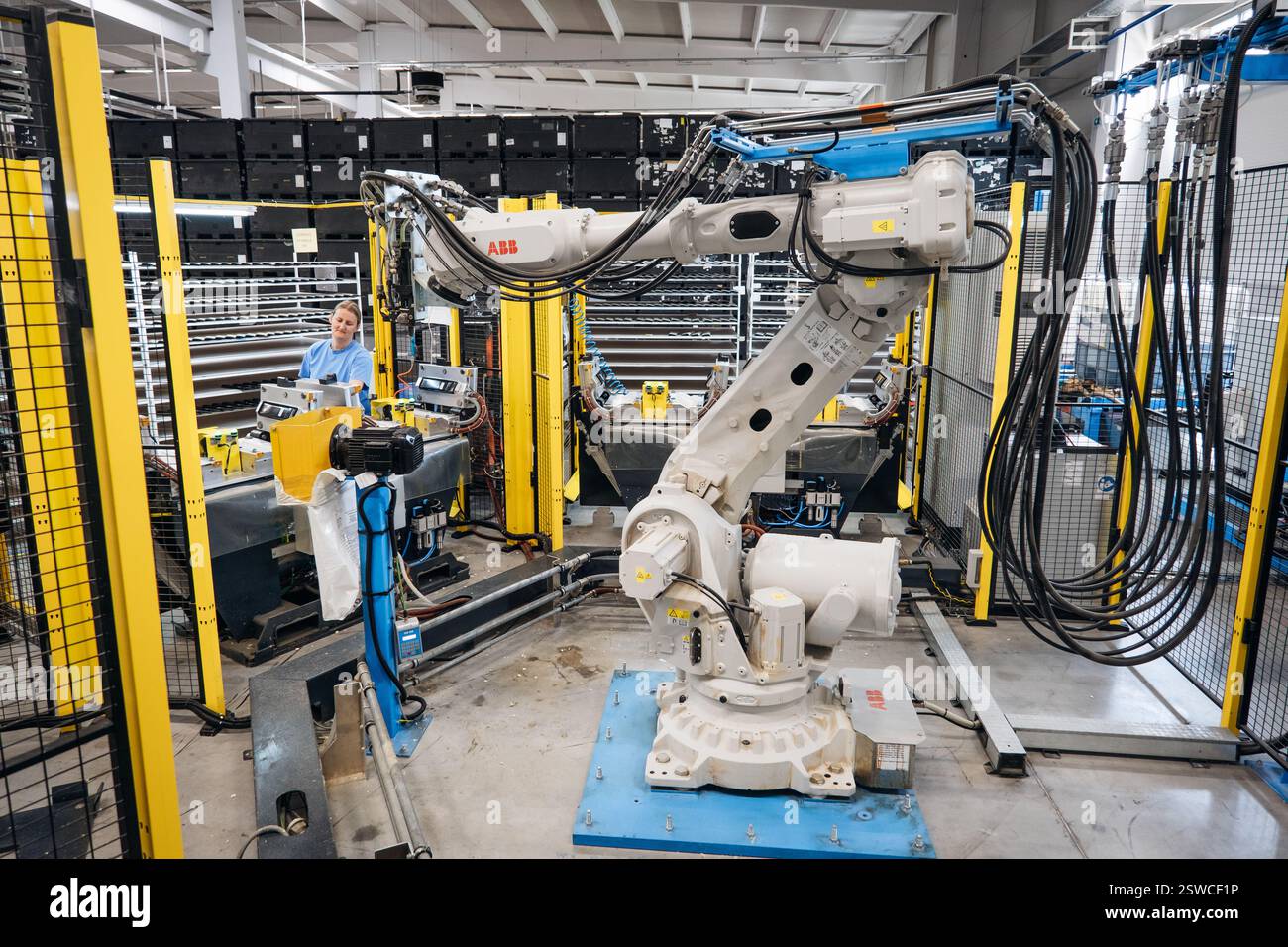 Industrial robot arm featuring hi-res stock photography and images - Alamy