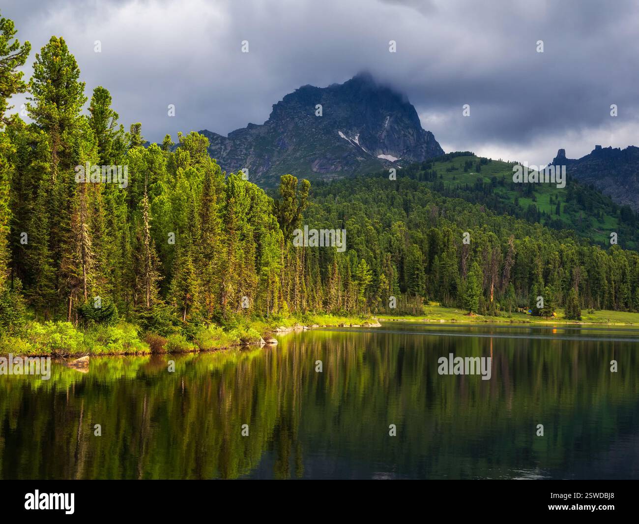 Lake Svetloye in Ergaki on an summer morning among the taiga rocks with ...