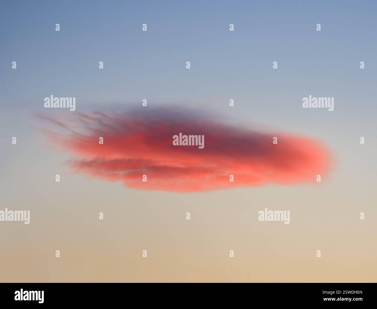 A cloud that looks like a UFO. Lenticular cloud Stock Photo - Alamy