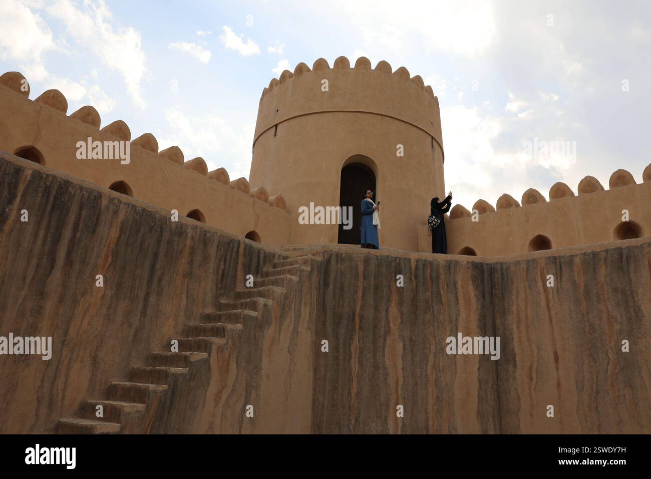 (250221) -- DIBBA AL-BAYA, Feb. 21, 2025 (Xinhua) -- People visit Dibba ...