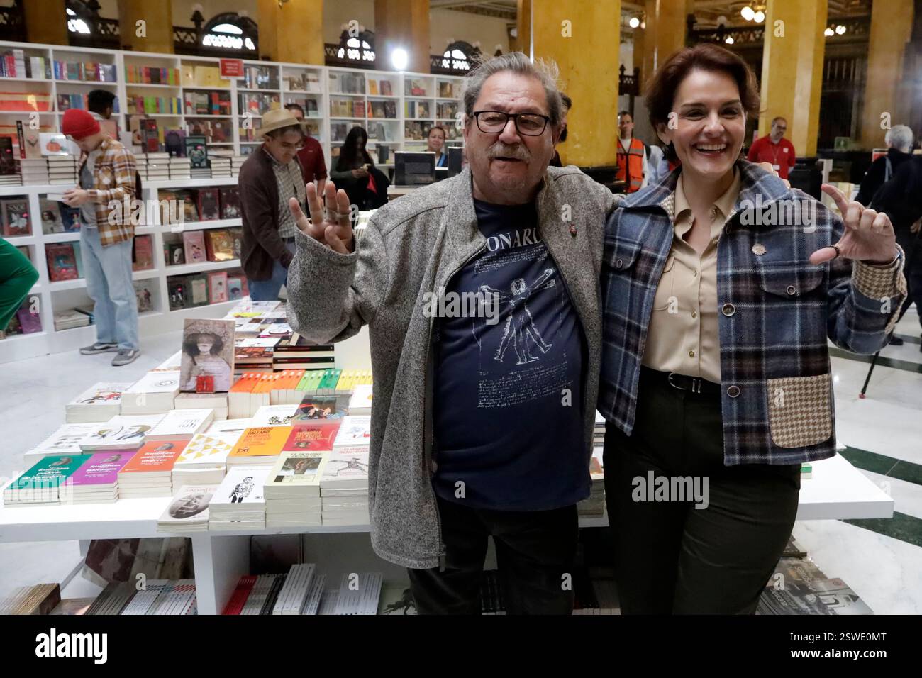 Director of the Mexican Postal Service, Violeta Abreu Gonzalez and the director of the Fondo de ...