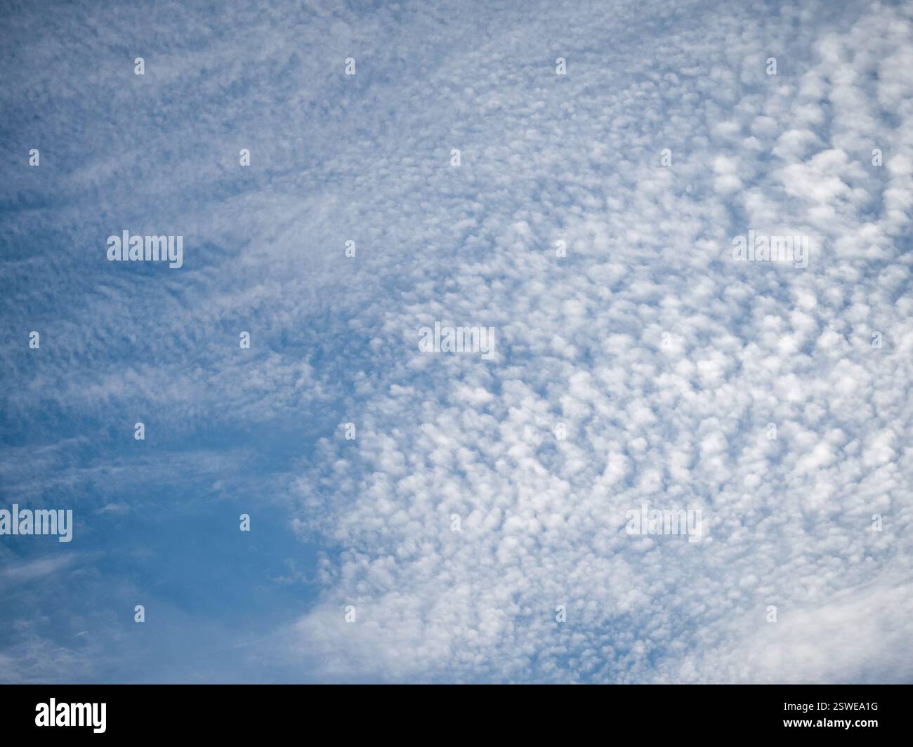 Cirrus cumulus wolken hi-res stock photography and images - Alamy