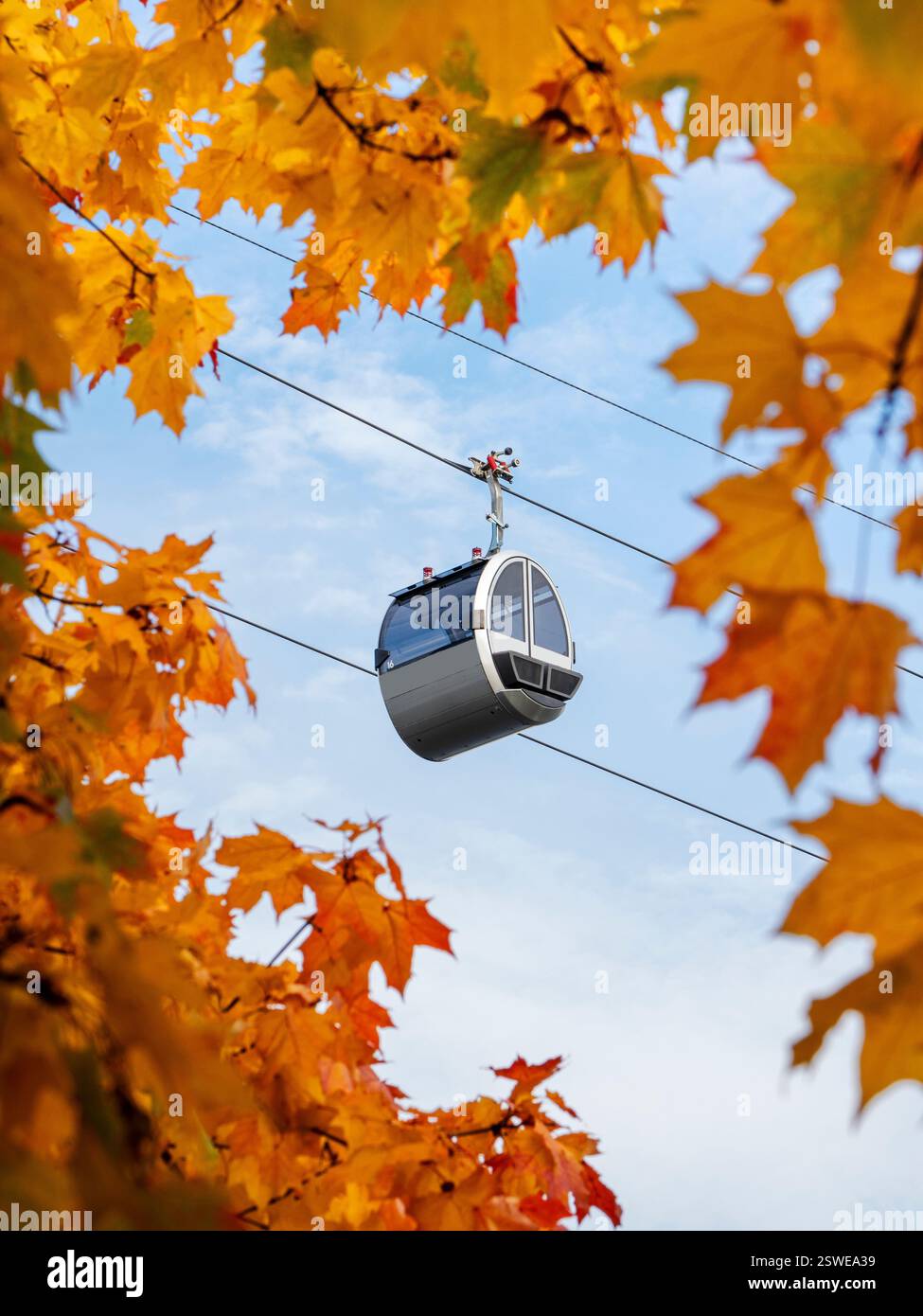 Car against skyline hi-res stock photography and images - Alamy