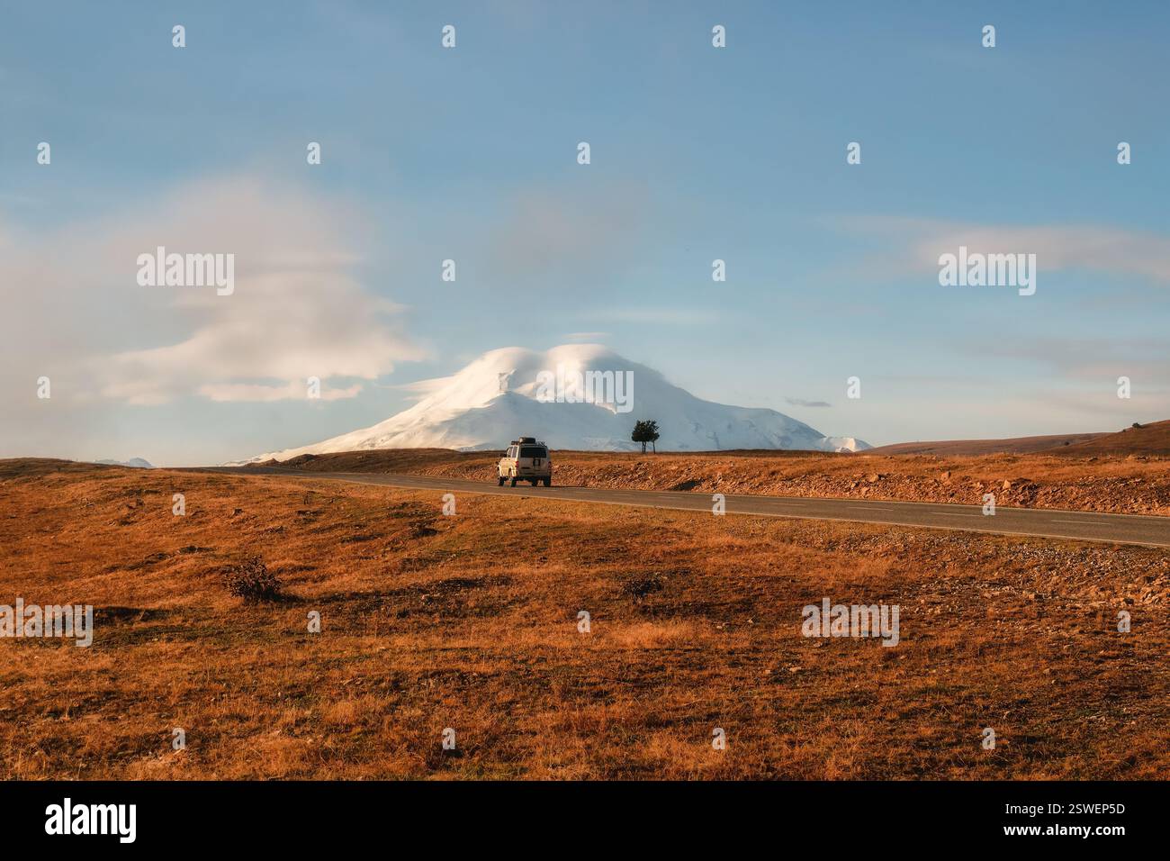 Dawn driving hi-res stock photography and images - Alamy