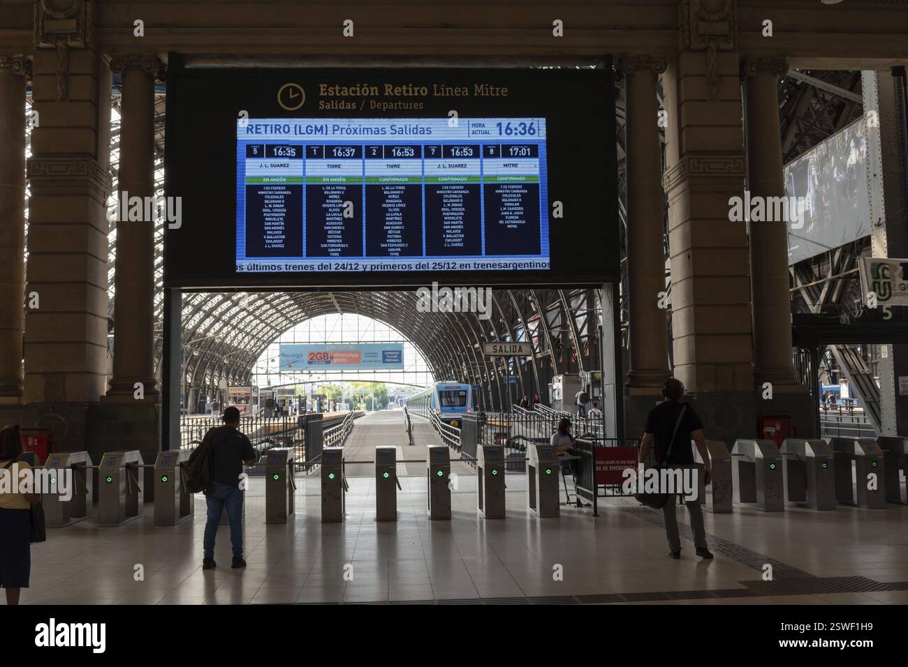 Scoreboard at Retiro railway station (Linea Mitre), Buenos Aires ...