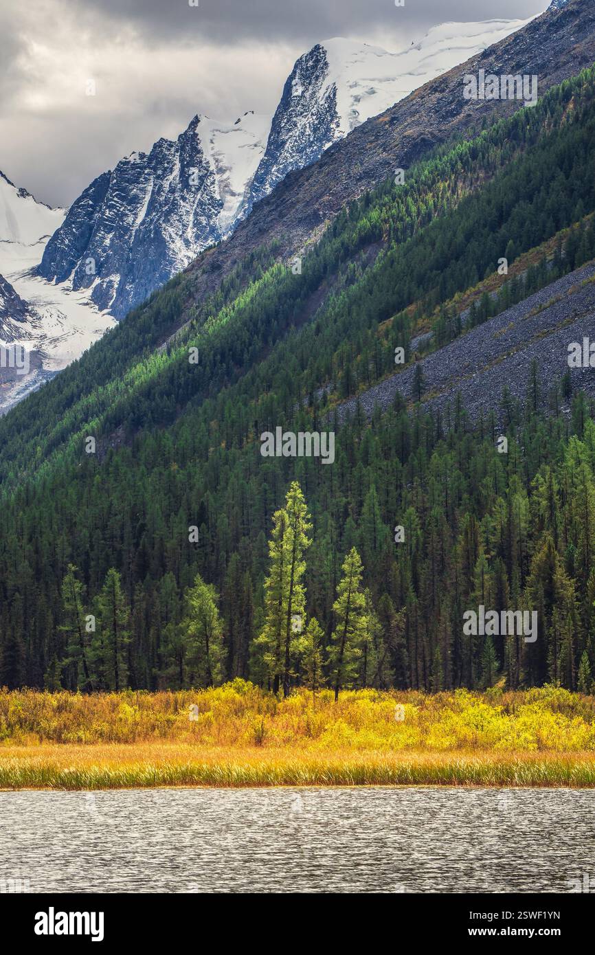 Vertical scenic landscape view hi-res stock photography and images - Alamy