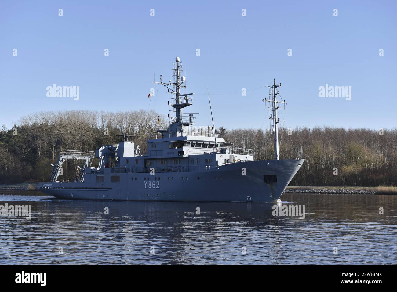 Multi-purpose test boat Y 862, minesweeper, minesweeper, navy, warship ...