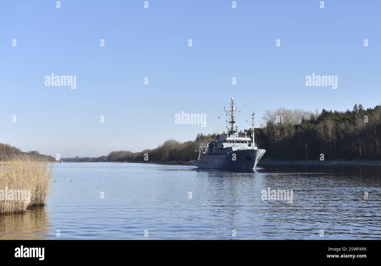 Multi-purpose test boat Y 862, minesweeper, minesweeper, navy, warship ...