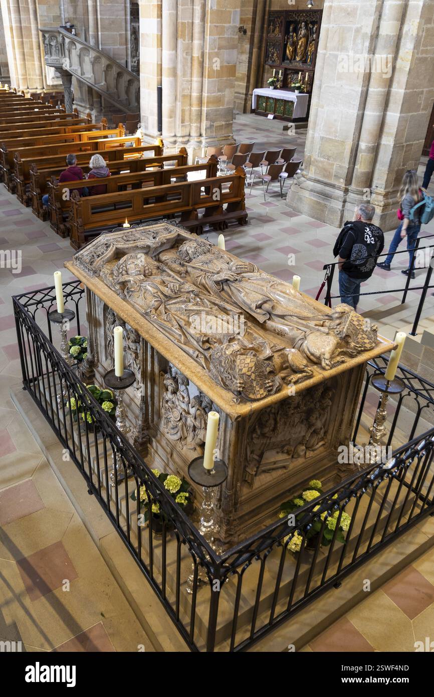 Imperial tomb of Emperor Henry II and Empress Cunegonde in Bamberg ...