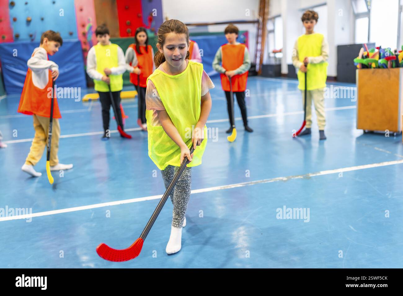 Elementary school students learning floorball hi-res stock photography and images - Alamy