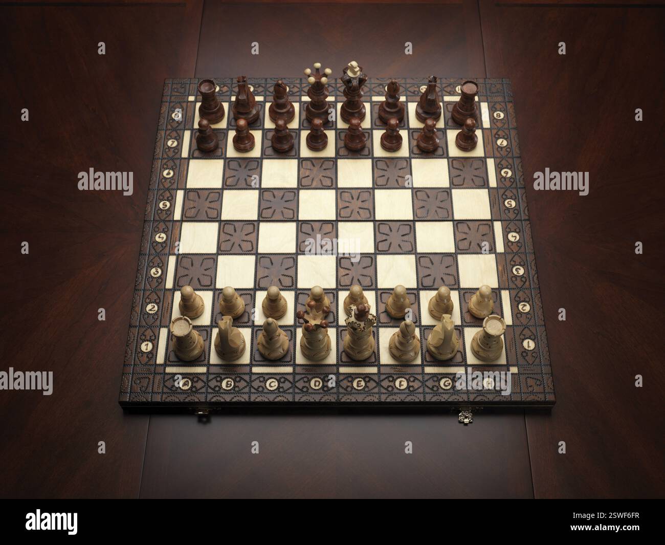 Antique chess set on chess table hi-res stock photography and images ...