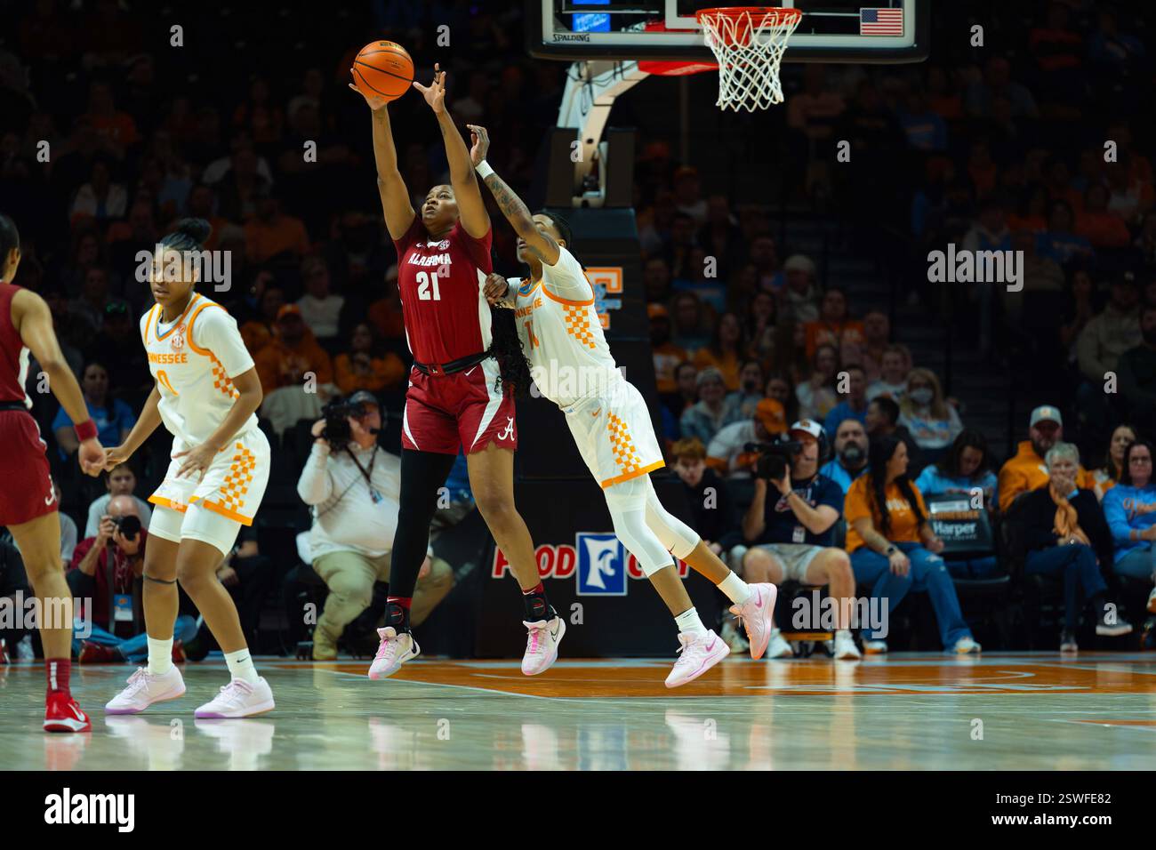 February 15, 2025: Essence Cody (21) of the Alabama Crimson Tide ...